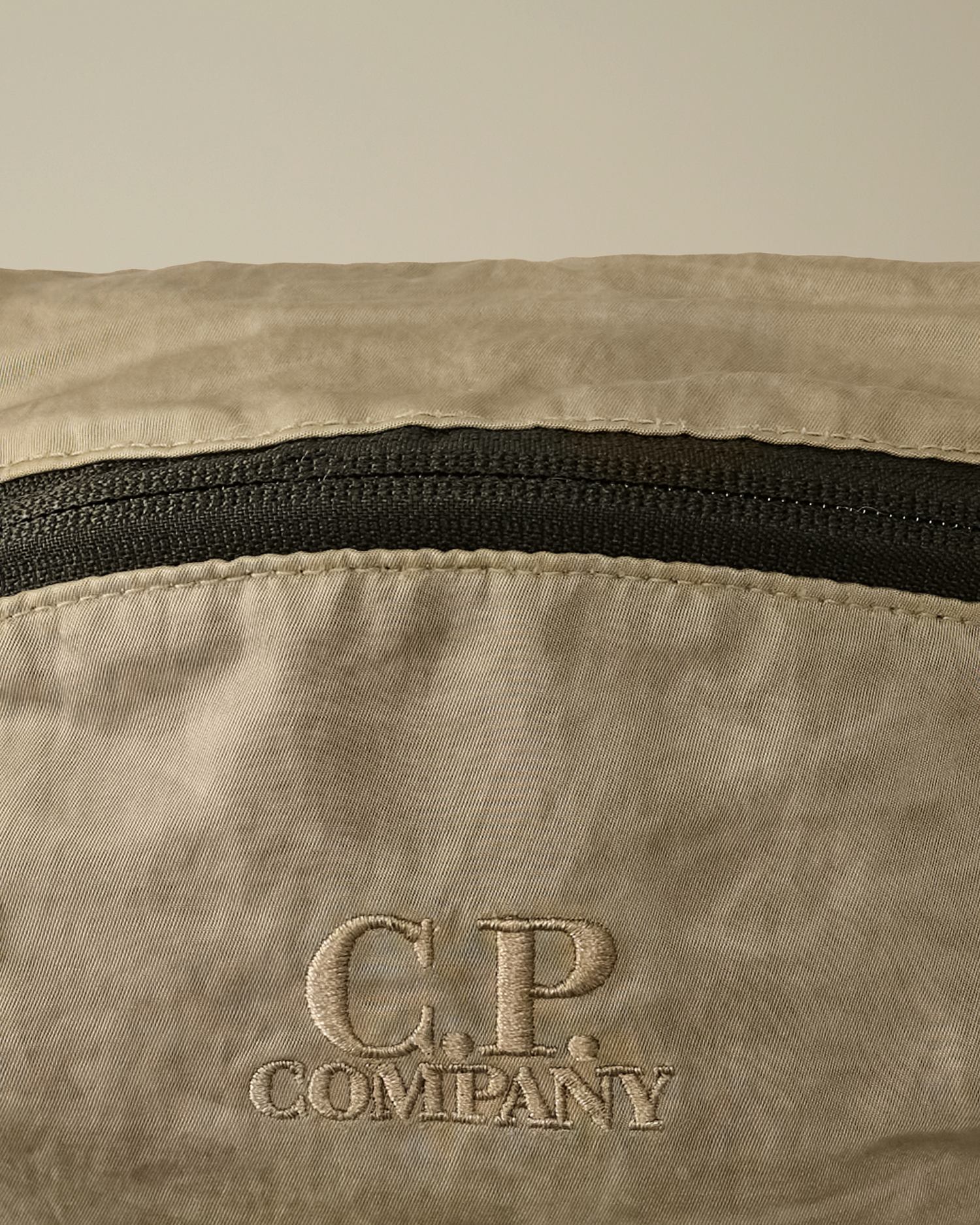 Kids Nylon B Logo Zipped Waistbag | CPC UK Online Store